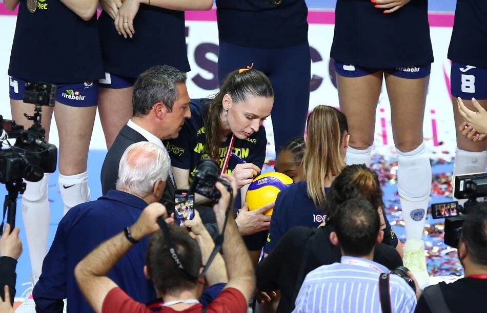 Fenerbahçe'nin Eda Erdem'in heykelini dikmesinin 10 nedeni! - Sporx Galeri