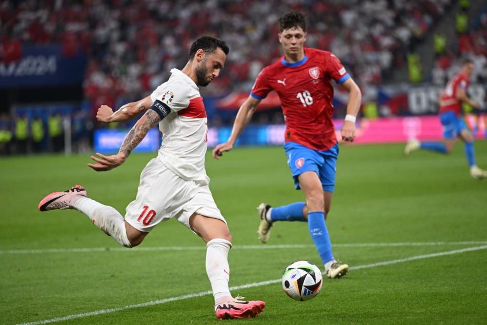 Hakan Çalhanoğlu: 'Eleştiriler bana gelsin' - Futbol Sporx Ekstra ...