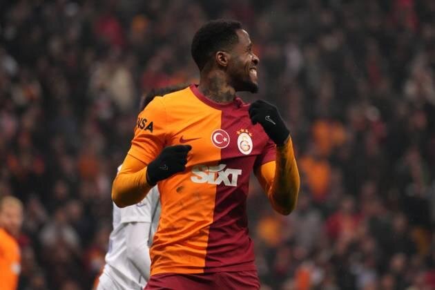 Wilfried Zaha, Lyon'a gitti - Sporx Galeri