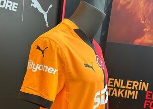 Bilyoner, Galatasaray Futbol Takımı'nın formasının sağ kolunda ...